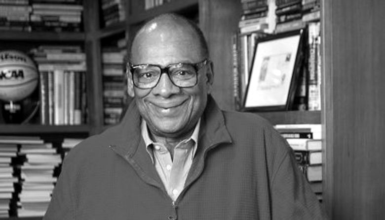 George Raveling, entrenador de básquetbol - Diario La R